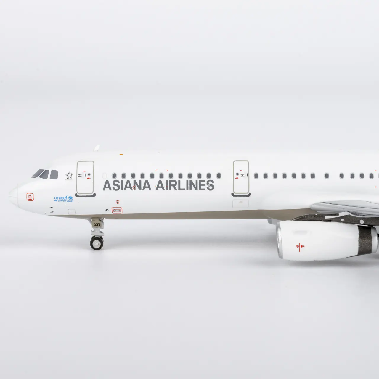 Collectible Diecast Aircraft Model Airbus A321-200 13127 NG Models 1: ...