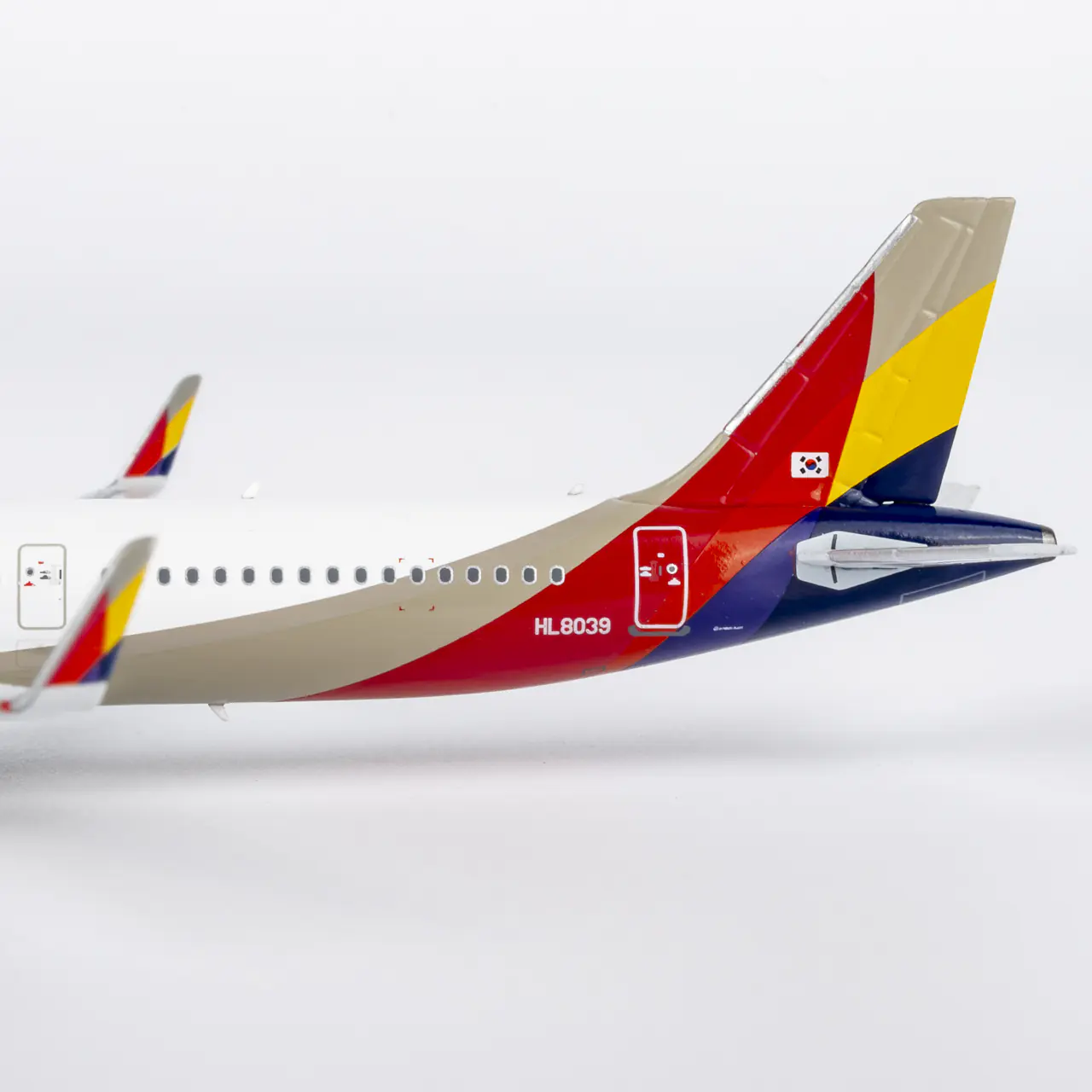 Collectible Diecast Aircraft Model Airbus A321-200 13127 NG Models 1: ...