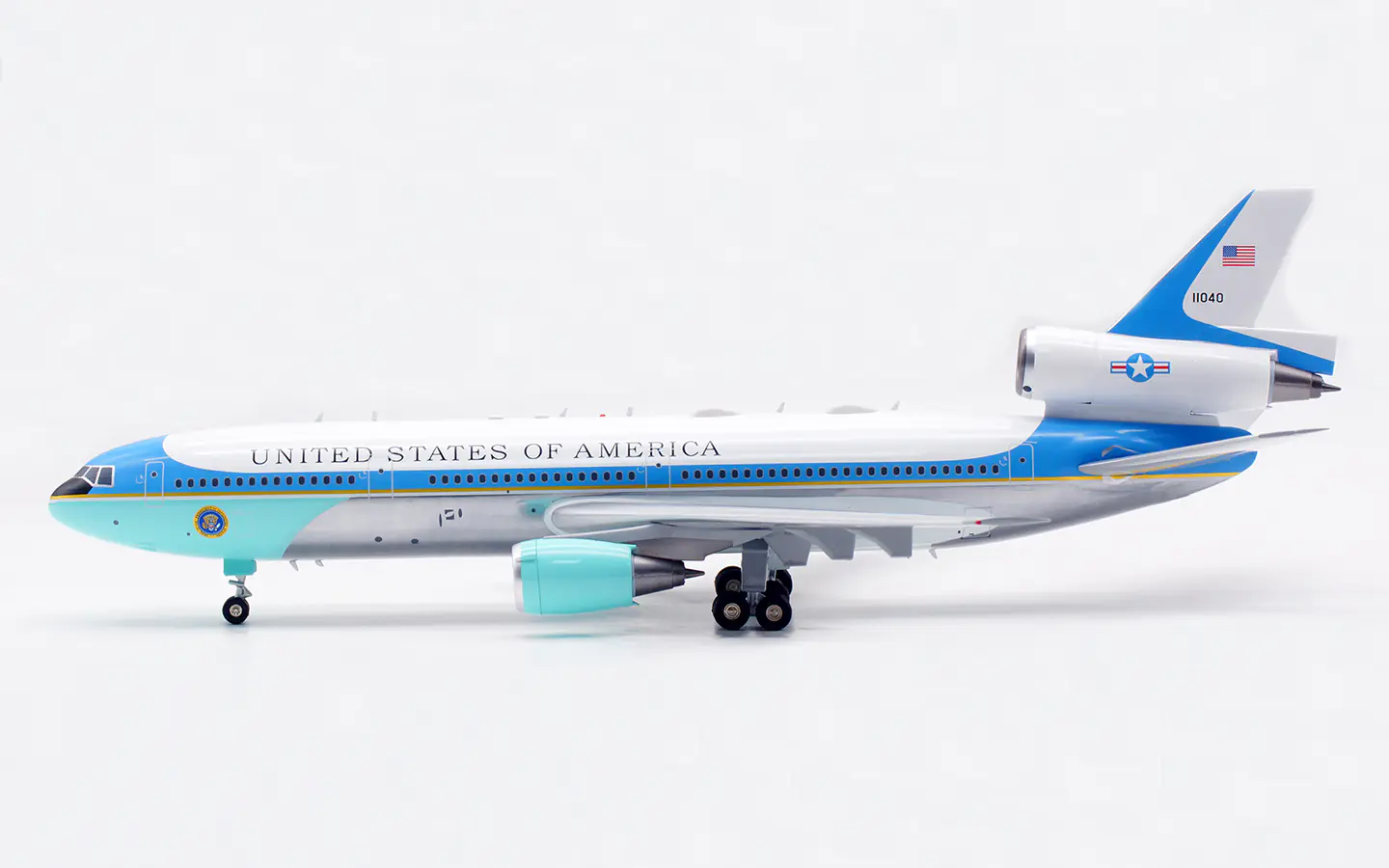 Collectible Diecast Aircraft Model McDonnell Douglas DC-10-40 B-104 ...