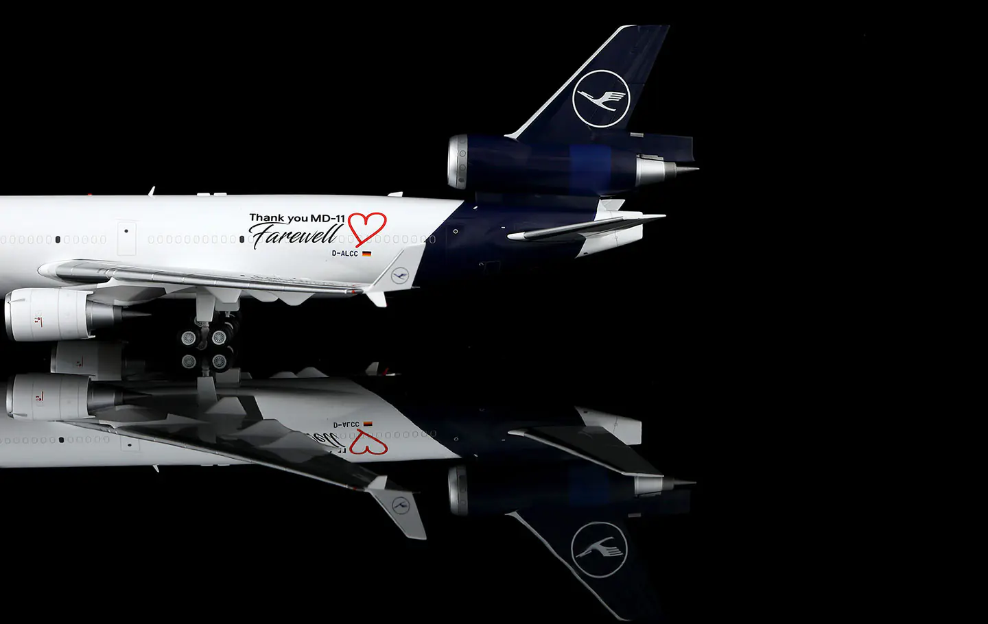 Collectible Diecast Aircraft Model McDonnell Douglas MD-11 L2104C ...